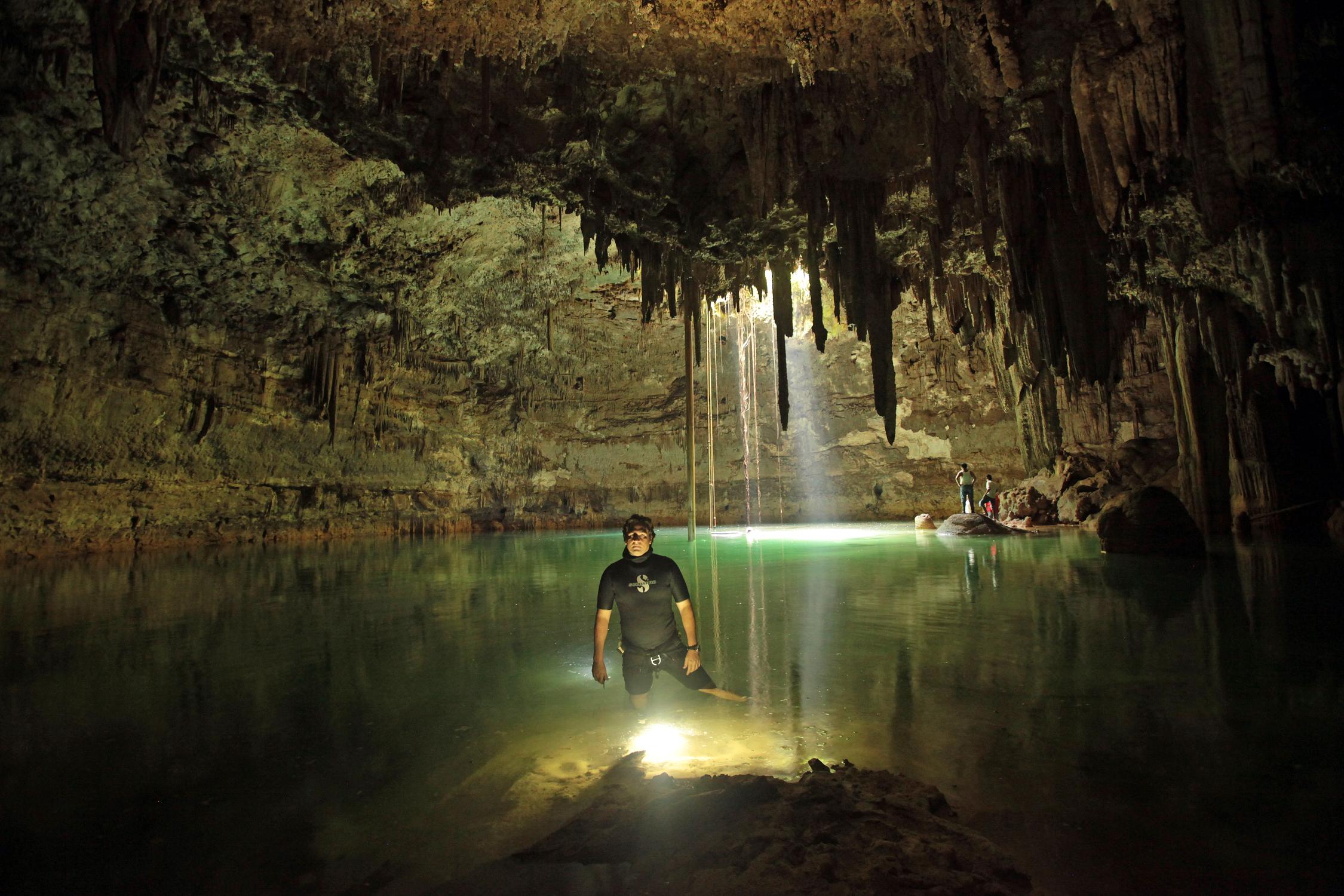 Conferencia: Cenotes, Rituales y Basureros - Grupo Espeleológico Ajau